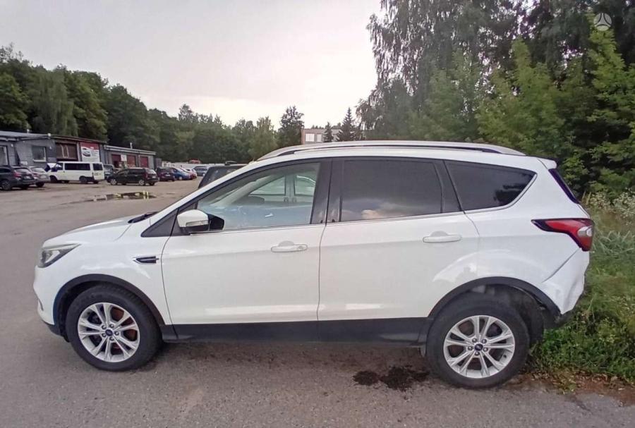 Balts Ford Kuga 2018 Panevēža, ar dzinēja tilpumu 1.50 L un nobraukumu 95 tūkst. km par 4500 €, foto 5 vietnē AUTOMOTO.COM.LV
