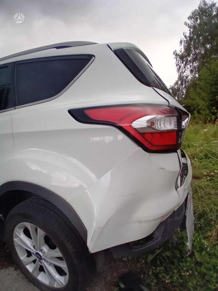 Balts Ford Kuga 2018 Panevēža, ar dzinēja tilpumu 1.50 L un nobraukumu 95 tūkst. km par 4500 €, foto 8 vietnē AUTOMOTO.COM.LV