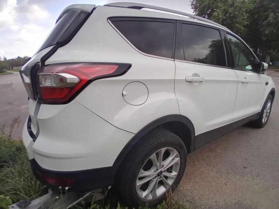 Balts Ford Kuga 2018 Panevēža, ar dzinēja tilpumu 1.50 L un nobraukumu 95 tūkst. km par 4500 €, foto 9 vietnē AUTOMOTO.COM.LV