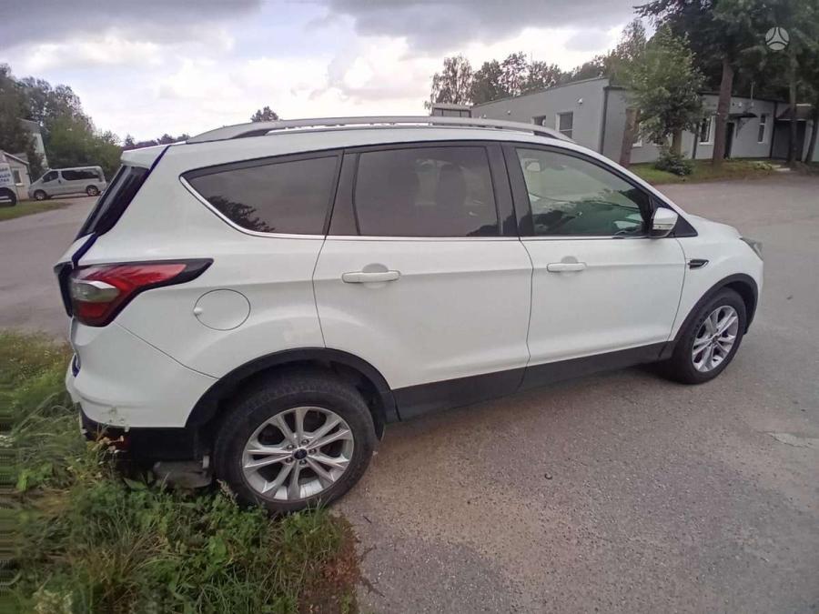 Balts Ford Kuga 2018 Panevēža, ar dzinēja tilpumu 1.50 L un nobraukumu 95 tūkst. km par 4500 €, foto 11 vietnē AUTOMOTO.COM.LV