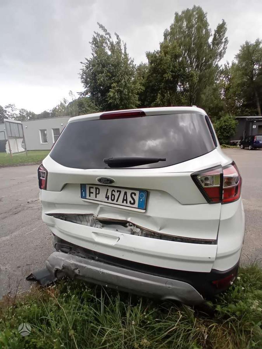 Balts Ford Kuga 2018 Panevēža, ar dzinēja tilpumu 1.50 L un nobraukumu 95 tūkst. km par 4500 €, foto 13 vietnē AUTOMOTO.COM.LV