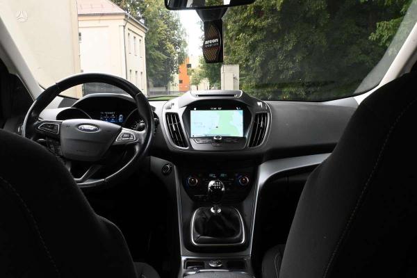 White Ford Kuga 2019 in Kaunas, with an engine capacity of 1.50 L and mileage of 123 thousand km for 11300 €, photo 2 on AUTOMOTO.COM.LV