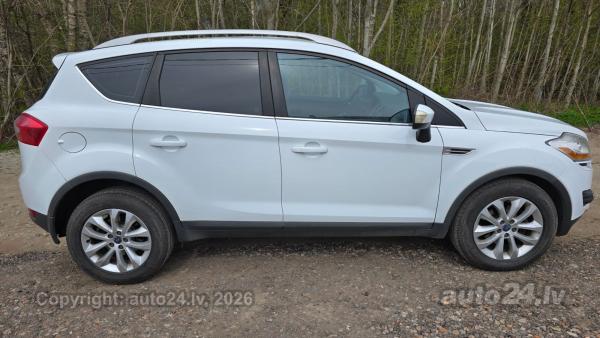 Белый Форд Куга 2010 в Таллин, объемом двигателя 2.00 л и пробегом 251 тыс. км за 6599 €, фото 3 на AUTOMOTO.COM.LV