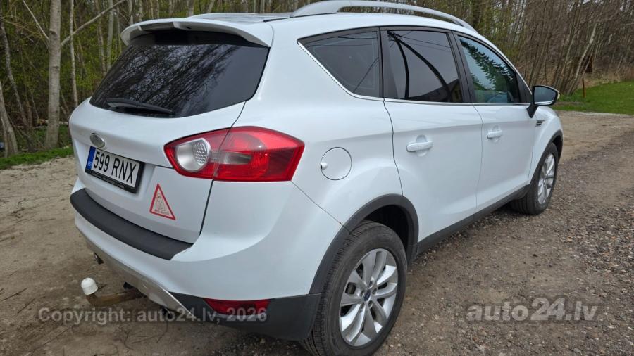 Balts Ford Kuga 2010 Tallina, ar dzinēja tilpumu 2.00 L un nobraukumu 251 tūkst. km par 6599 €, foto 8 vietnē AUTOMOTO.COM.LV