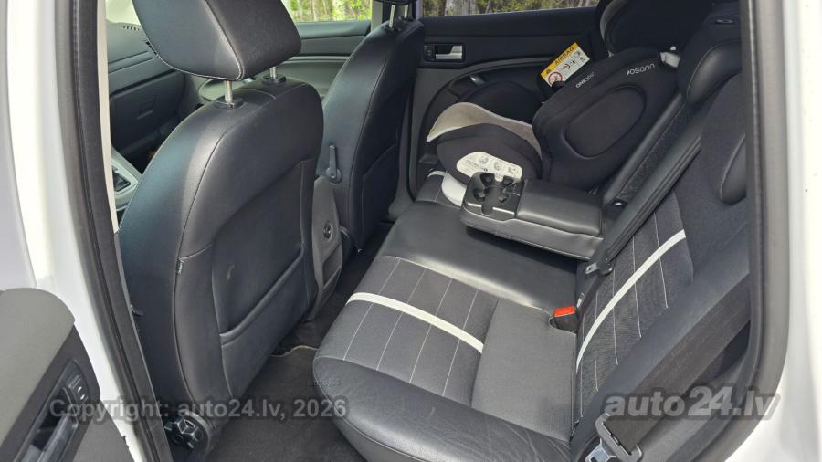 Balts Ford Kuga 2010 Tallina, ar dzinēja tilpumu 2.00 L un nobraukumu 251 tūkst. km par 6599 €, foto 14 vietnē AUTOMOTO.COM.LV