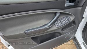 Balts Ford Kuga 2010 Tallina, ar dzinēja tilpumu 2.00 L un nobraukumu 251 tūkst. km par 6599 €, foto 17 vietnē AUTOMOTO.COM.LV