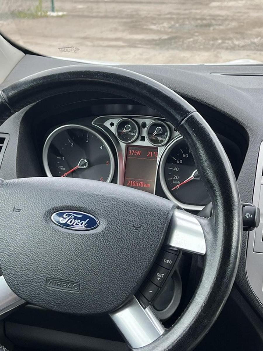 White Ford Kuga 2012 in Narva, with an engine capacity of 2.00 L and mileage of 216 thousand km for 3999 €, photo 22 on AUTOMOTO.COM.LV