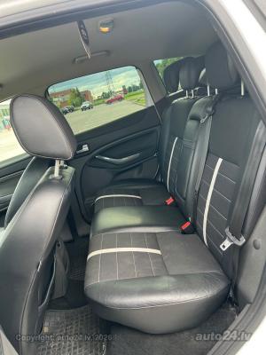 White Ford Kuga 2012 in Narva, with an engine capacity of 2.00 L and mileage of 216 thousand km for 3999 €, photo 11 on AUTOMOTO.COM.LV