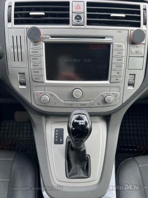 White Ford Kuga 2012 in Narva, with an engine capacity of 2.00 L and mileage of 216 thousand km for 3999 €, photo 13 on AUTOMOTO.COM.LV