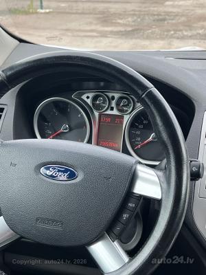White Ford Kuga 2012 in Narva, with an engine capacity of 2.00 L and mileage of 216 thousand km for 3999 €, photo 18 on AUTOMOTO.COM.LV