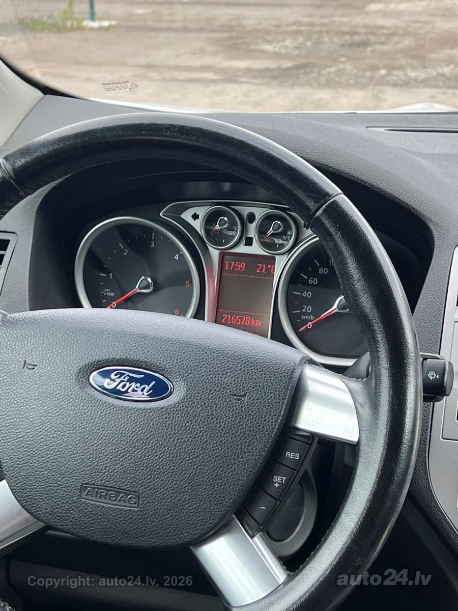 White Ford Kuga 2012 in Narva, with an engine capacity of 2.00 L and mileage of 216 thousand km for 3999 €, photo 18 on AUTOMOTO.COM.LV