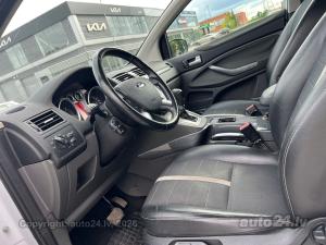 White Ford Kuga 2012 in Narva, with an engine capacity of 2.00 L and mileage of 216 thousand km for 3999 €, photo 19 on AUTOMOTO.COM.LV