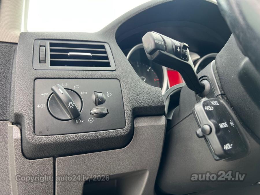 White Ford Kuga 2012 in Narva, with an engine capacity of 2.00 L and mileage of 216 thousand km for 3999 €, photo 20 on AUTOMOTO.COM.LV