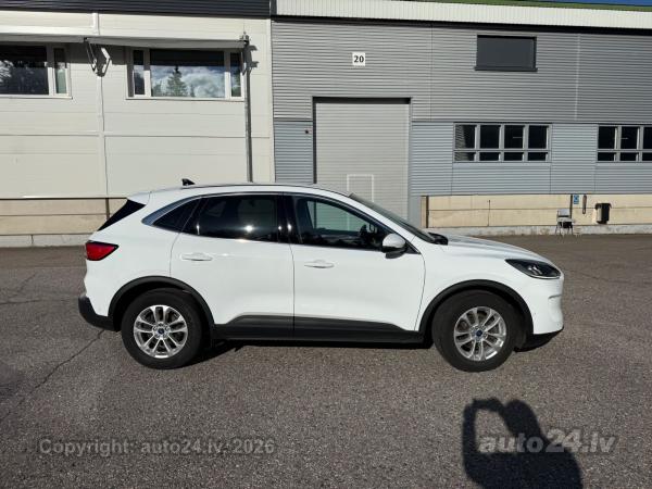 White Ford Kuga 2020 in Tallinn, with an engine capacity of 1.50 L and mileage of 174 thousand km for 13950 €, photo 3 on AUTOMOTO.COM.LV