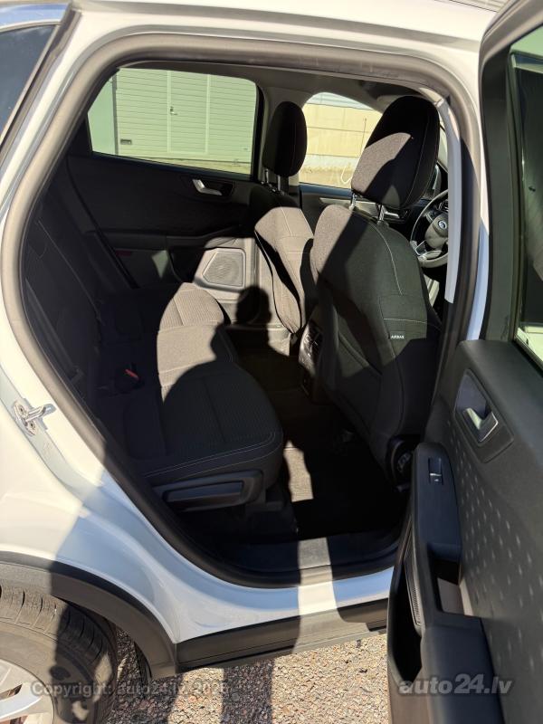 White Ford Kuga 2020 in Tallinn, with an engine capacity of 1.50 L and mileage of 174 thousand km for 13950 €, photo 10 on AUTOMOTO.COM.LV