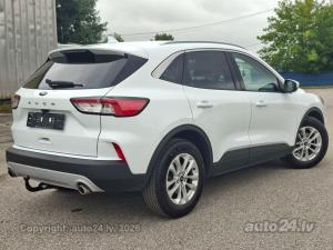 White Ford Kuga 2022 in Tartu, with an engine capacity of 1.50 L and mileage of 170 thousand km for 14999 €, photo 5 on AUTOMOTO.COM.LV