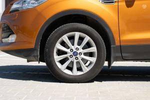 Yellow Ford Kuga 2015 in Vilnius, with an engine capacity of 2.00 L and mileage of 200 thousand km for 6890 €, photo 12 on AUTOMOTO.COM.LV