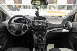 Yellow Ford Kuga 2015 in Vilnius, with an engine capacity of 2.00 L and mileage of 200 thousand km for 6890 €, photo 14 on AUTOMOTO.COM.LV