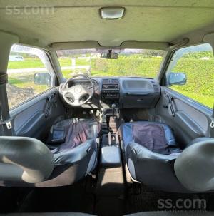 Green Ford Maverick 1994 in Talsi, with an engine capacity of 2.70 L and mileage of 376 thousand km for 1700 €, photo 6 on AUTOMOTO.COM.LV