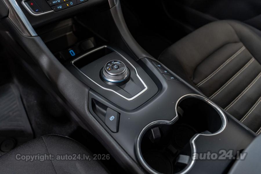 Smilšu krāsa Ford Mondeo 2020 Tallina, ar dzinēja tilpumu 2.00 L un nobraukumu 64 tūkst. km par 17790 €, foto 13 vietnē AUTOMOTO.COM.LV