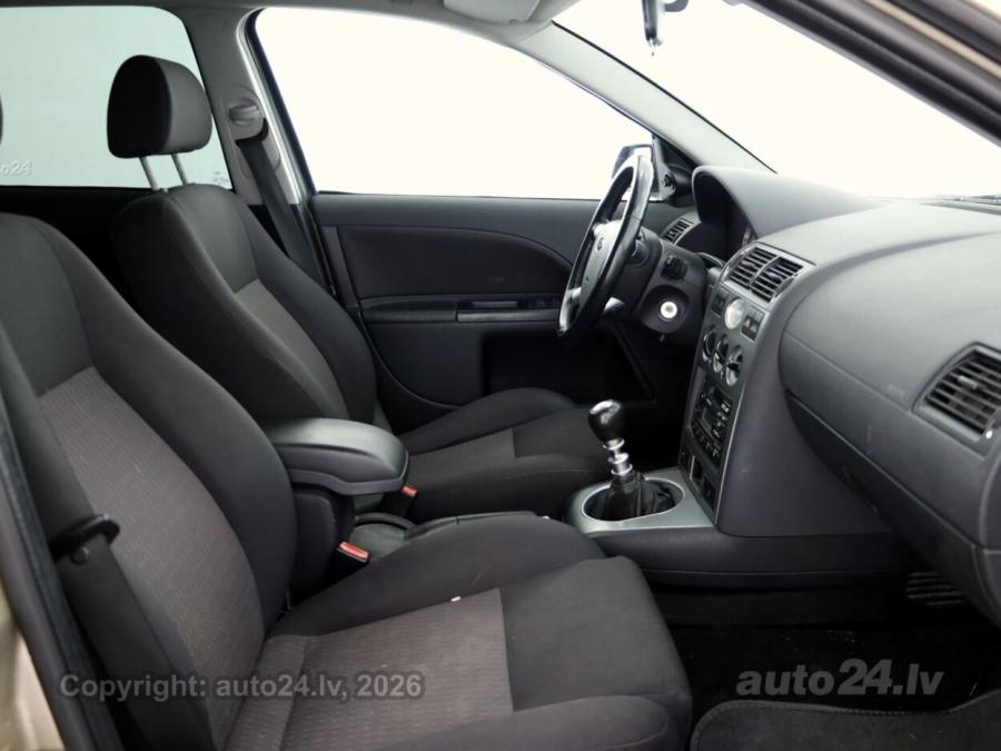 Smilšu krāsa Ford Mondeo 2002 Tallina, ar dzinēja tilpumu 1.80 L un nobraukumu 256 tūkst. km par 599 €, foto 6 vietnē AUTOMOTO.COM.LV