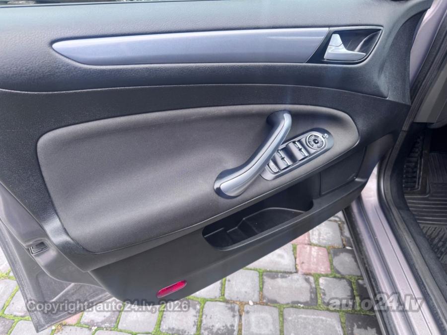 Beige Ford Mondeo 2012 in Rakvere, with an engine capacity of 2.00 L and mileage of 456 thousand km for 4200 €, photo 12 on AUTOMOTO.COM.LV