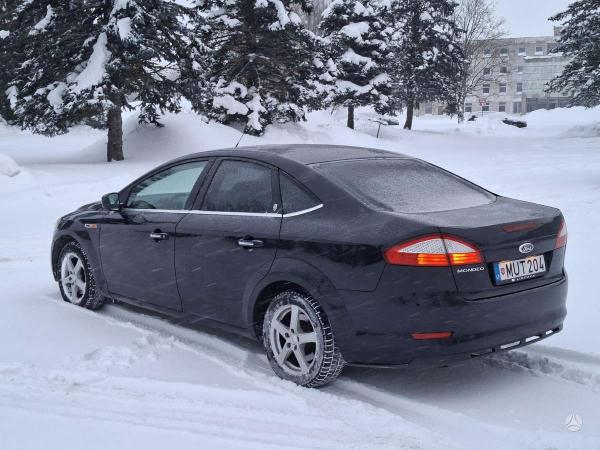Black Ford Mondeo 2007 in Plunge, with an engine capacity of 2.00 L and mileage of 302 thousand km for 1850 €, photo 3 on AUTOMOTO.COM.LV