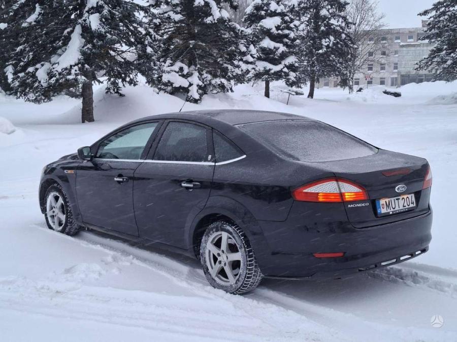 Black Ford Mondeo 2007 in Plunge, with an engine capacity of 2.00 L and mileage of 302 thousand km for 1850 €, photo 3 on AUTOMOTO.COM.LV