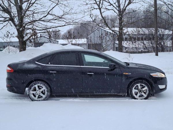 Black Ford Mondeo 2007 in Plunge, with an engine capacity of 2.00 L and mileage of 302 thousand km for 1850 €, photo 6 on AUTOMOTO.COM.LV
