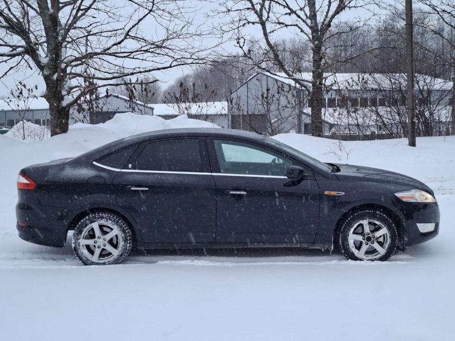 Black Ford Mondeo 2007 in Plunge, with an engine capacity of 2.00 L and mileage of 302 thousand km for 1850 €, photo 6 on AUTOMOTO.COM.LV