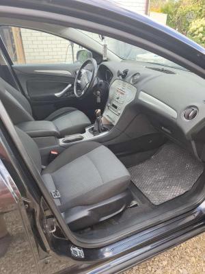 Black Ford Mondeo 2007 in Kaunas, with an engine capacity of 1.75 L and mileage of 385 thousand km for 1600 €, photo 9 on AUTOMOTO.COM.LV