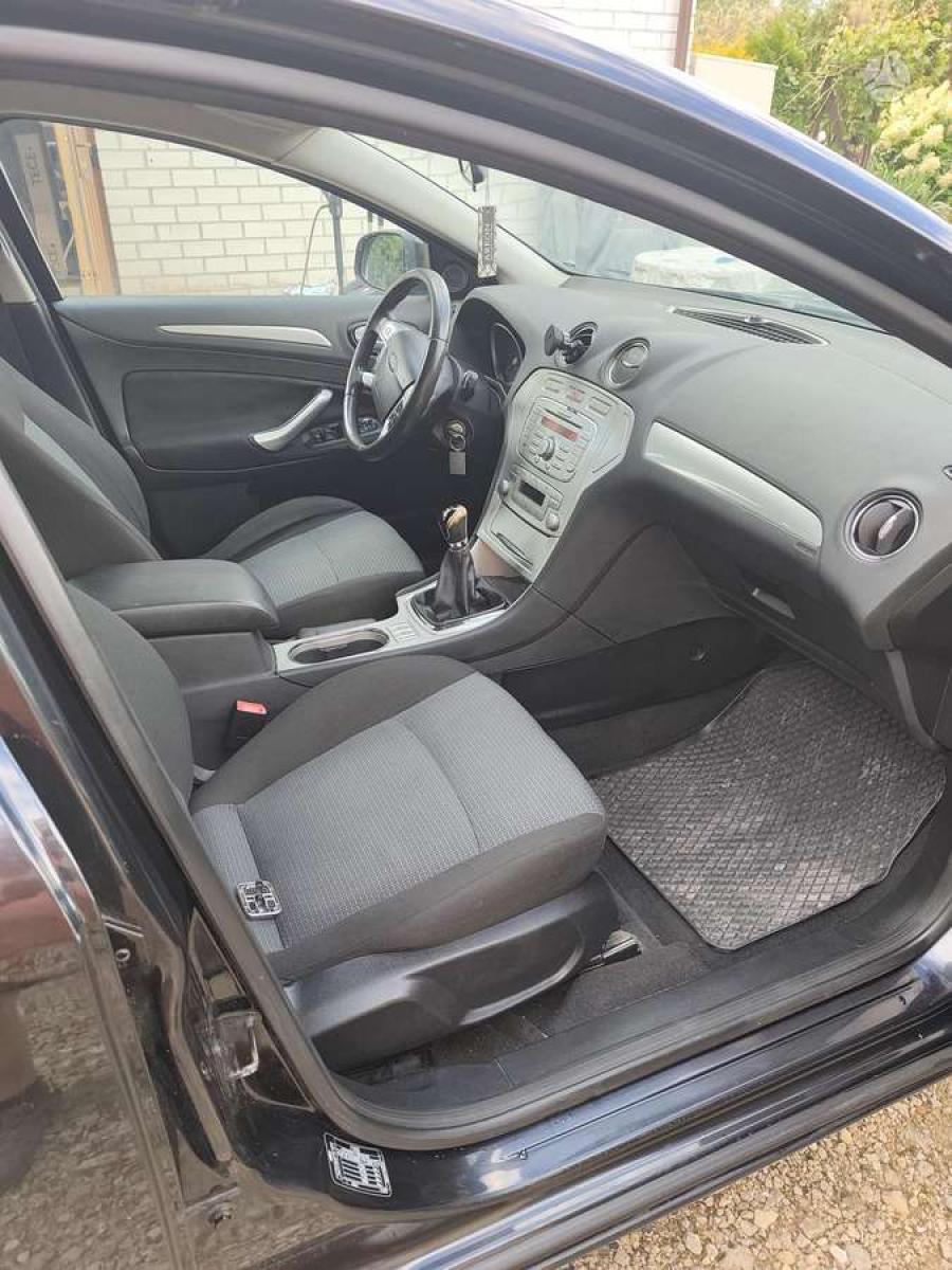 Black Ford Mondeo 2007 in Kaunas, with an engine capacity of 1.75 L and mileage of 385 thousand km for 1600 €, photo 9 on AUTOMOTO.COM.LV