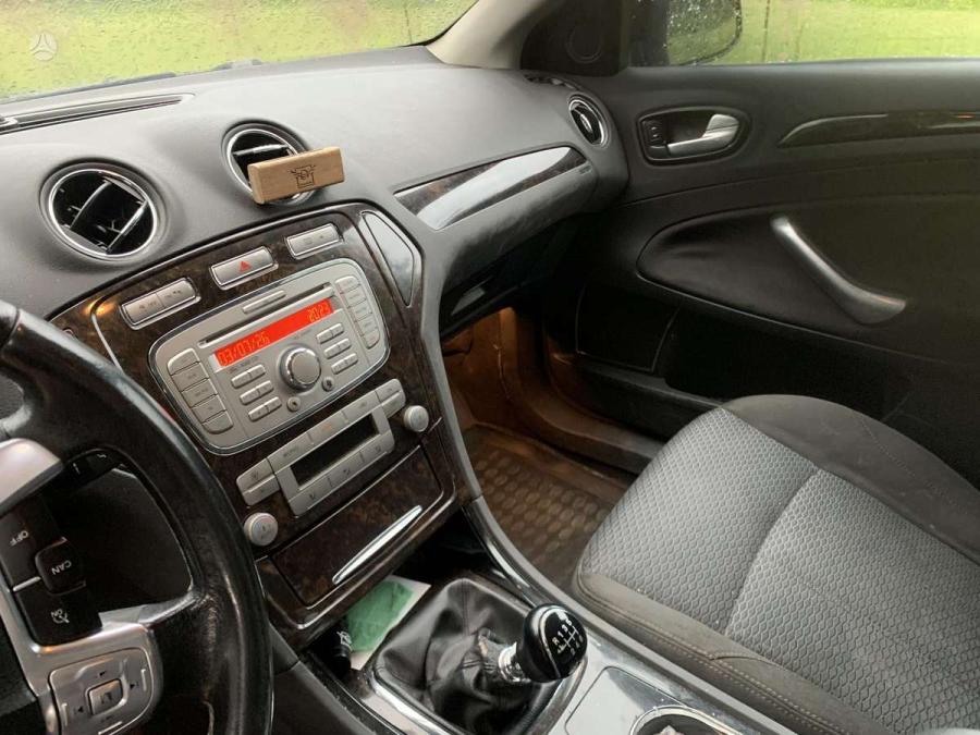 Melns Ford Mondeo 2007 Klaipėda, ar dzinēja tilpumu 1.75 L un nobraukumu 303 tūkst. km par 2200 €, foto 8 vietnē AUTOMOTO.COM.LV