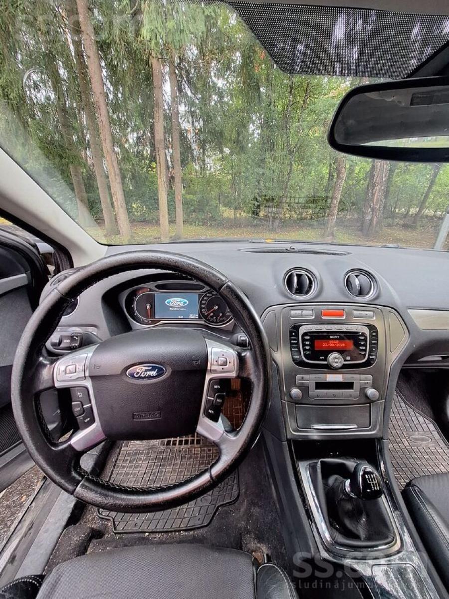 Black Ford Mondeo 2007 in Daugavpils, with an engine capacity of 1.80 L and mileage of 296 thousand km for 1300 €, photo 4 on AUTOMOTO.COM.LV