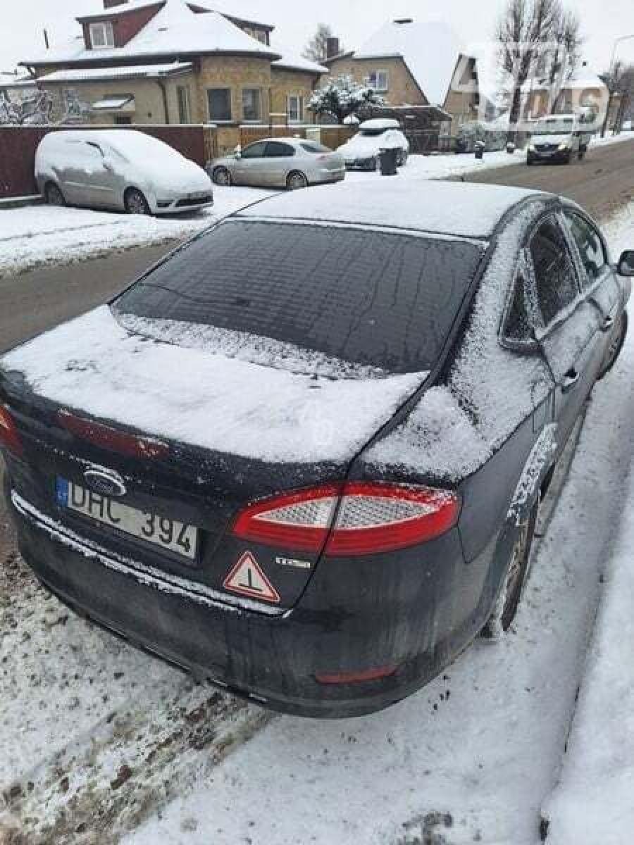 Melns Ford Mondeo 2008 Šauļi, ar dzinēja tilpumu 1.80 L un nobraukumu 300 tūkst. km par 1750 €, foto 4 vietnē AUTOMOTO.COM.LV
