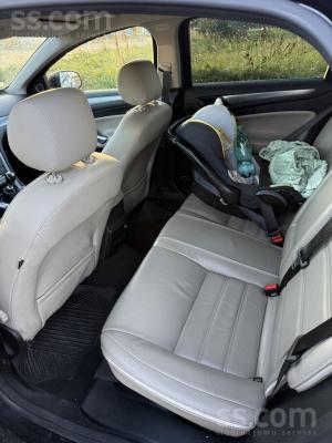Black Ford Mondeo 2010 in Liepaja, with an engine capacity of 2.00 L and mileage of 308 thousand km for 3200 €, photo 6 on AUTOMOTO.COM.LV