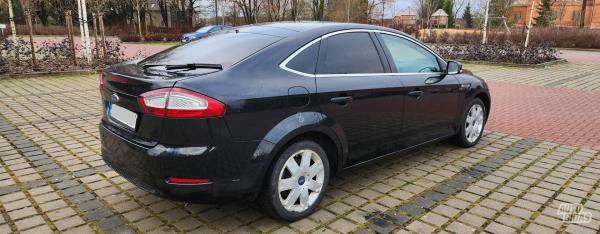 Black Ford Mondeo 2011 in Vilnius, with an engine capacity of 2.00 L and mileage of 268 thousand km for 2999 €, photo 4 on AUTOMOTO.COM.LV