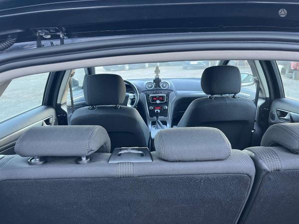 Black Ford Mondeo 2011 in Utena, with an engine capacity of 2.00 L and mileage of 141 thousand km for 3400 €, photo 6 on AUTOMOTO.COM.LV