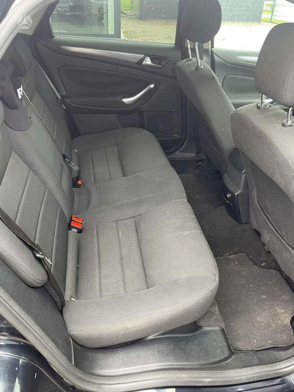 Black Ford Mondeo 2012 in Panevezys, with an engine capacity of 2.00 L and mileage of 253 thousand km for 950 €, photo 6 on AUTOMOTO.COM.LV
