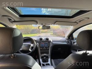 Melns Ford Mondeo 2013 Rīga, ar dzinēja tilpumu 1.60 L un nobraukumu 228 tūkst. km par 4650 €, foto 12 vietnē AUTOMOTO.COM.LV