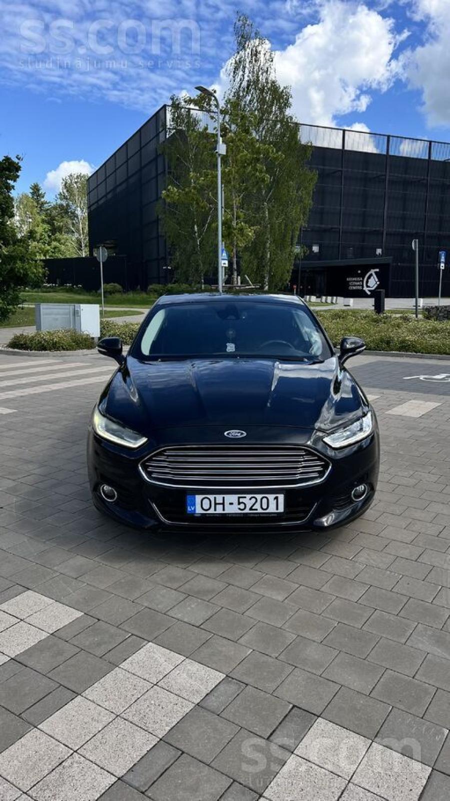Black Ford Mondeo 2016 in Cesis, with an engine capacity of 2.00 L and mileage of 241 thousand km for 7699 €, photo 4 on AUTOMOTO.COM.LV