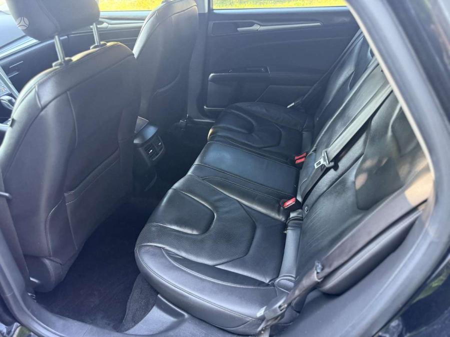 Black Ford Mondeo 2017 in Utena, with an engine capacity of 2.00 L and mileage of 25 thousand km for 8850 €, photo 10 on AUTOMOTO.COM.LV