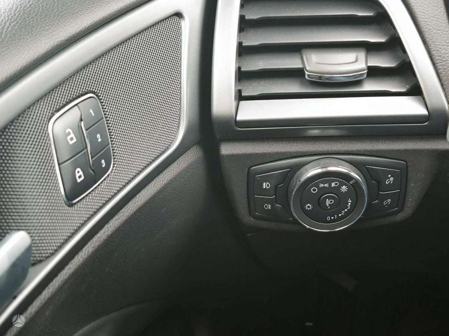 Black Ford Mondeo 2017 in Riga, with an engine capacity of 2.00 L and mileage of 253 thousand km for 7700 €, photo 13 on AUTOMOTO.COM.LV