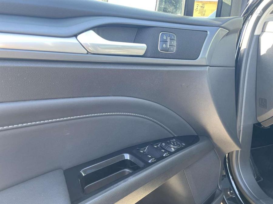 Black Ford Mondeo 2017 in Vilnius, with an engine capacity of 2.00 L and mileage of 253 thousand km for 7750 €, photo 17 on AUTOMOTO.COM.LV