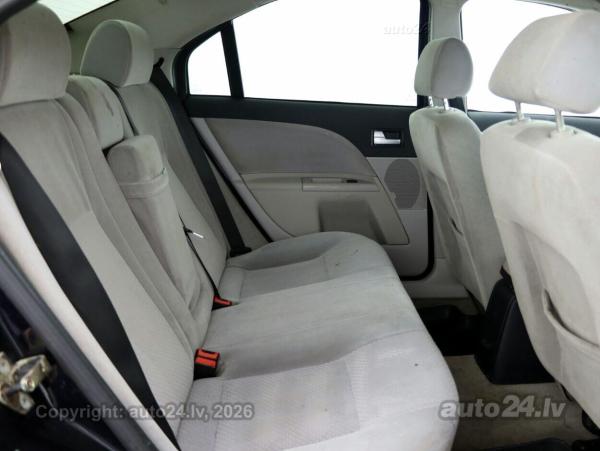 Melns Ford Mondeo 2001 Tallina, ar dzinēja tilpumu 2.00 L un nobraukumu 287 tūkst. km par 899 €, foto 7 vietnē AUTOMOTO.COM.LV