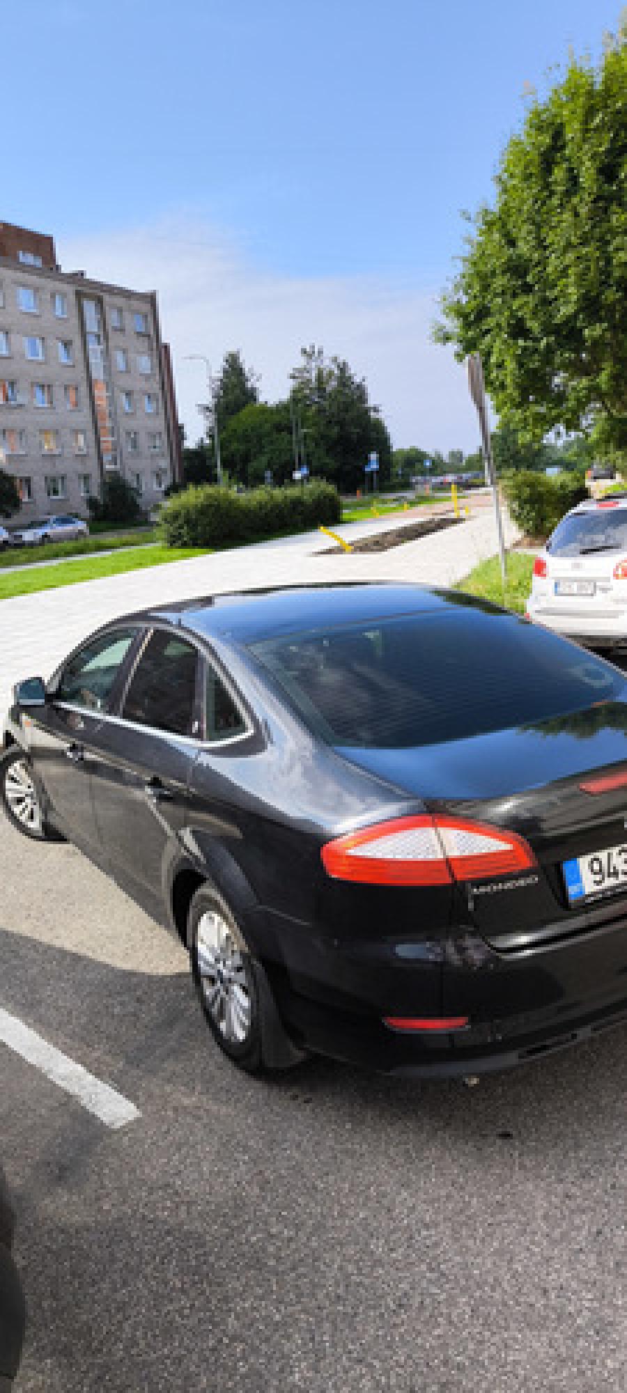 Black Ford Mondeo 2007 in Sillamae, with an engine capacity of 0.00 L and mileage of 308 thousand km for 799 €, photo 5 on AUTOMOTO.COM.LV