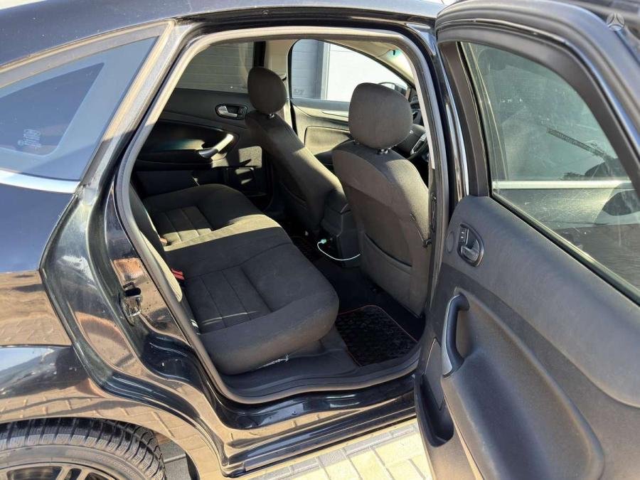 Black Ford Mondeo 2009 in Vilnius, with an engine capacity of 2.00 L and mileage of 339 thousand km for 1950 €, photo 13 on AUTOMOTO.COM.LV