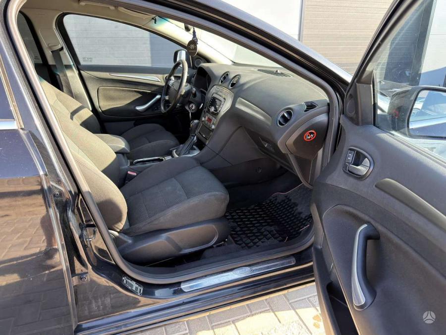 Black Ford Mondeo 2009 in Vilnius, with an engine capacity of 2.00 L and mileage of 339 thousand km for 1950 €, photo 14 on AUTOMOTO.COM.LV