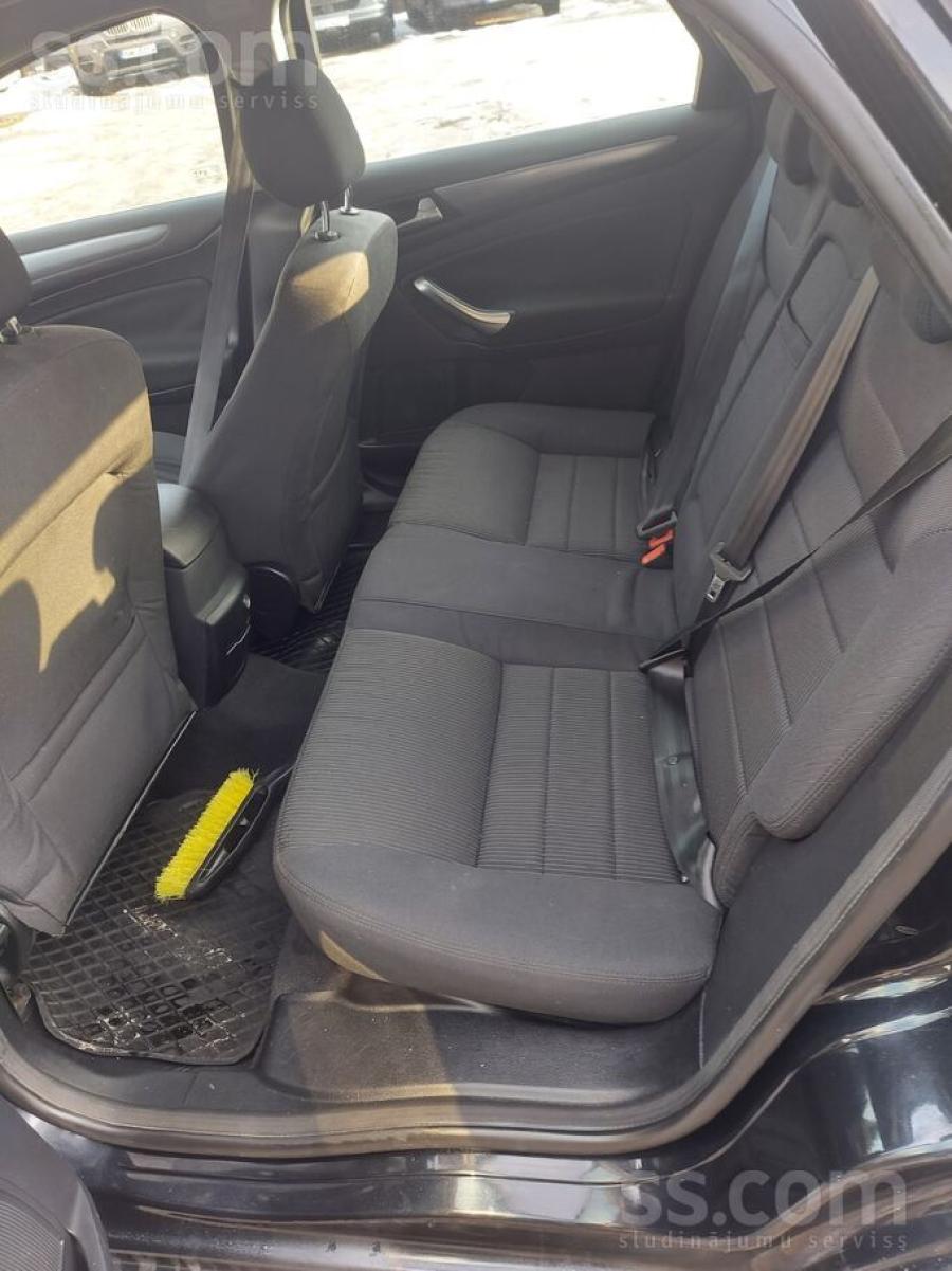 Black Ford Mondeo 2011 in Riga, with an engine capacity of 1.60 L and mileage of 439 thousand km for 1500 €, photo 6 on AUTOMOTO.COM.LV