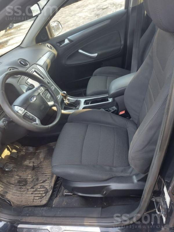 Black Ford Mondeo 2011 in Riga, with an engine capacity of 1.60 L and mileage of 439 thousand km for 1500 €, photo 6 on AUTOMOTO.COM.LV